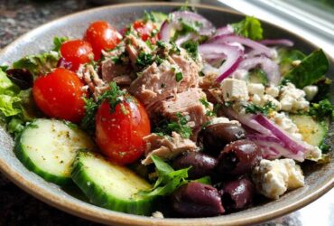 Greek tuna wrap: 1 amazing Mediterranean delight - Whisk Daily